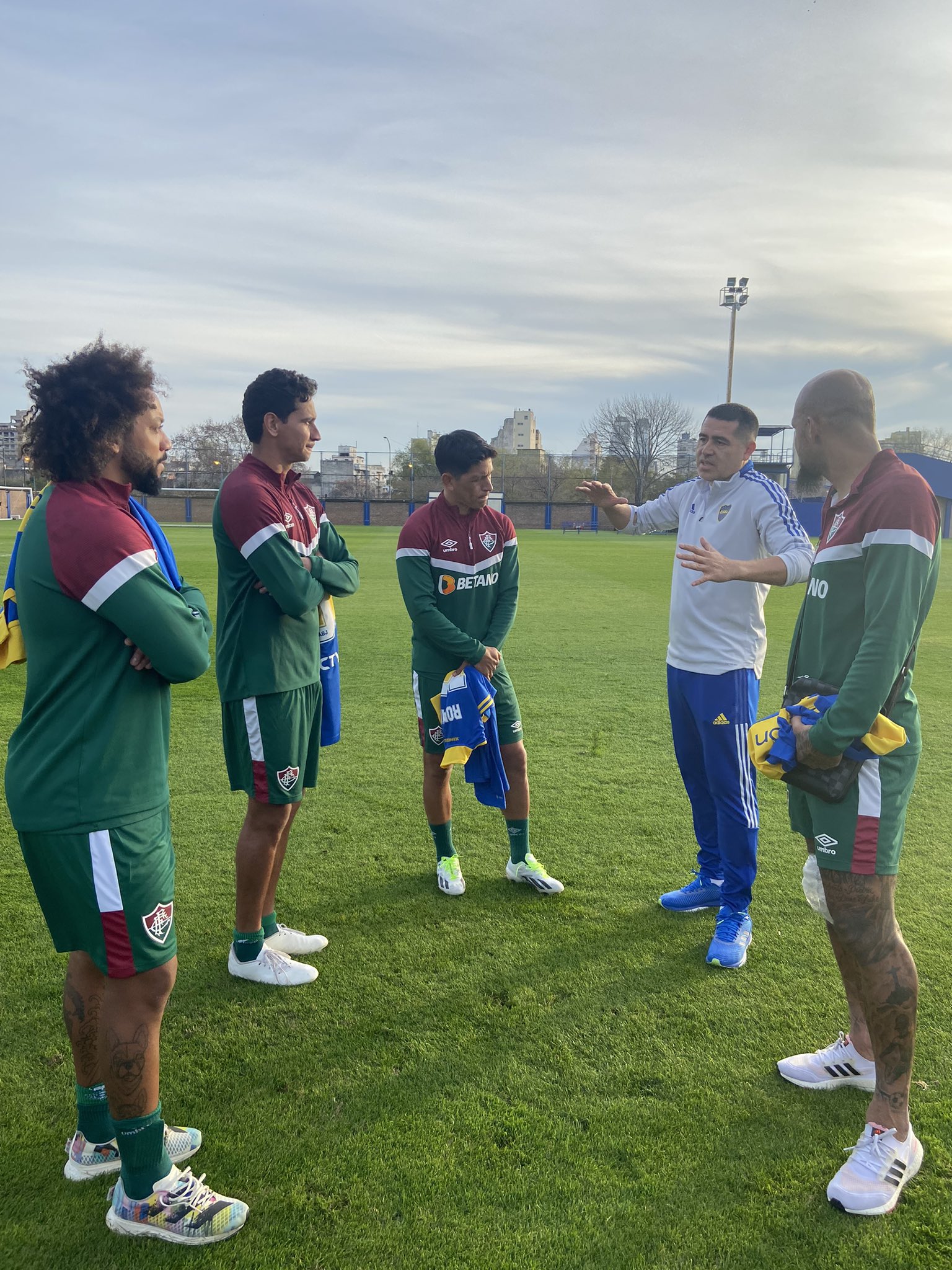 Riquelme visitó al plantel de Fluminense – Santa Fe Deportivo
